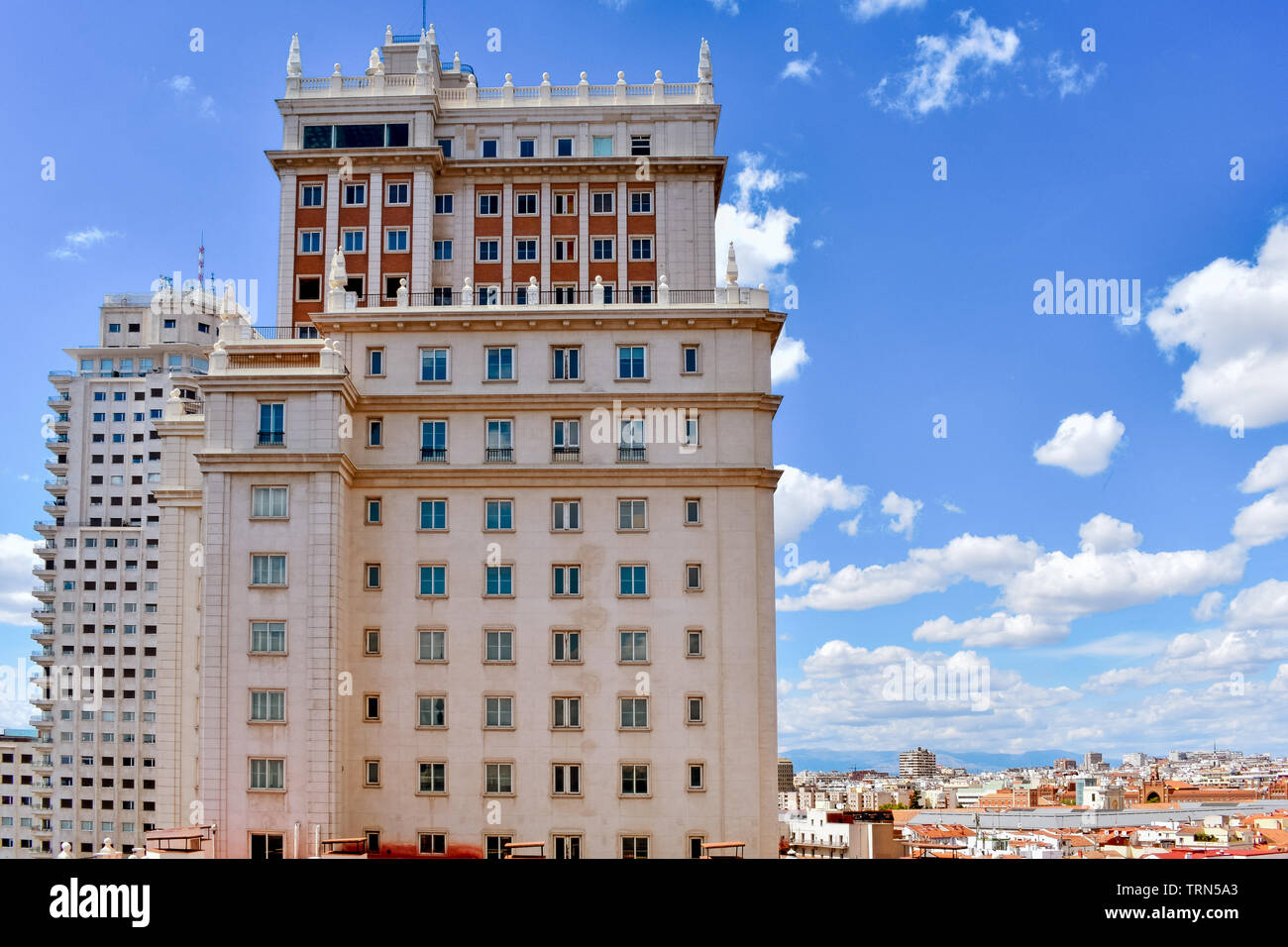 Tall building top red light hi-res stock photography and images - Alamy