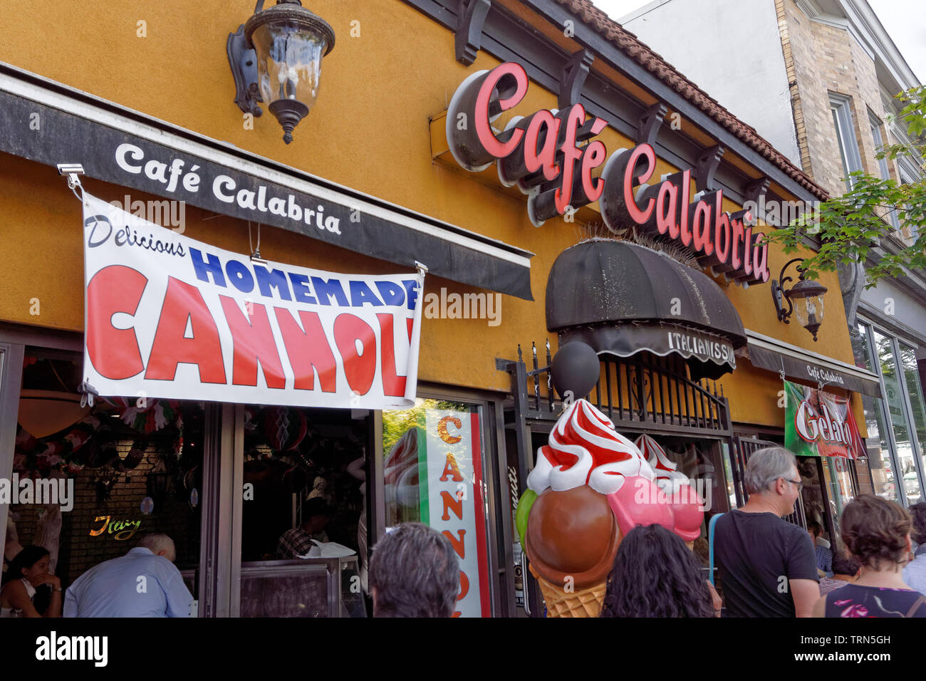 Cafe calabria on commercial drive hi-res stock photography and images ...