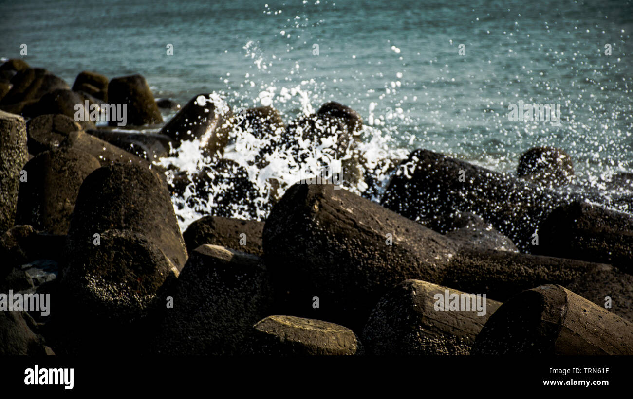 WATER STRIKING ON BOULDER Stock Photo - Alamy