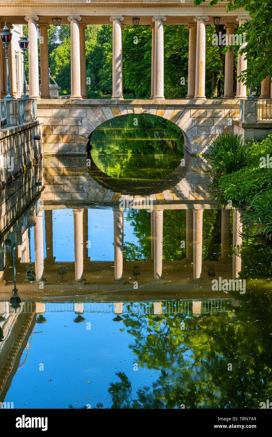 Arch over water hi-res stock photography and images - Alamy