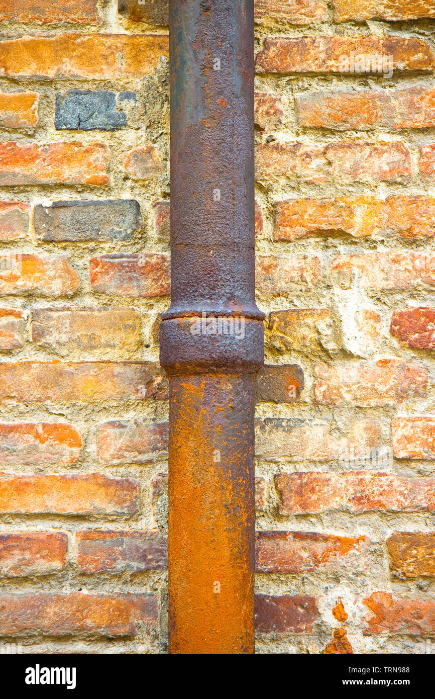 Cast iron downpipe hi-res stock photography and images - Alamy
