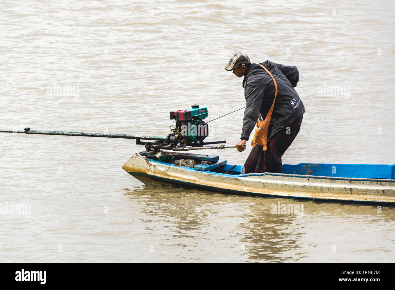 Man starting engine boat hi-res stock photography and images - Alamy
