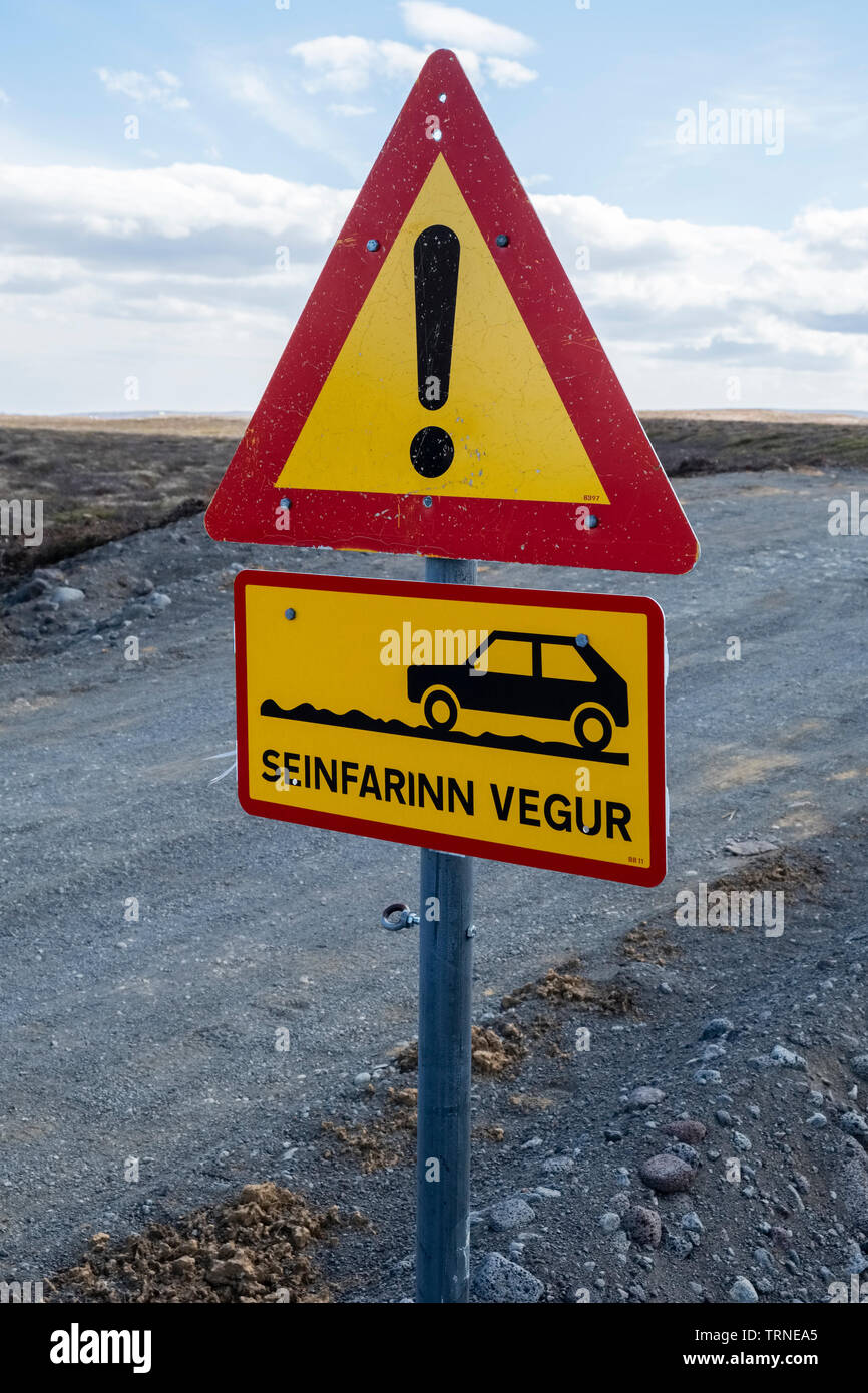 Gravel road sign hi-res stock photography and images - Alamy