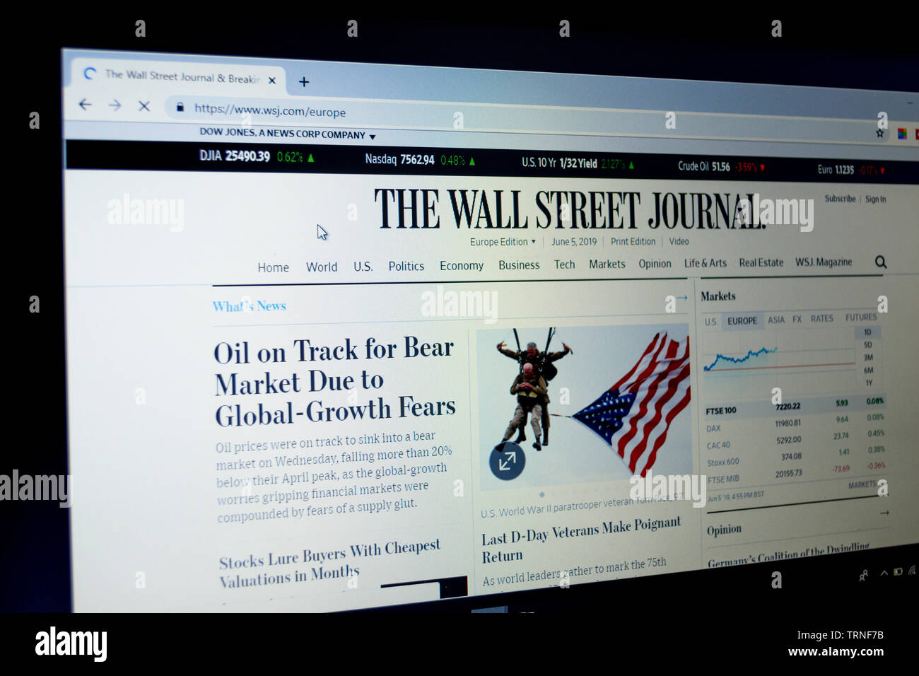 News wall street journal hi-res stock photography and images - Alamy