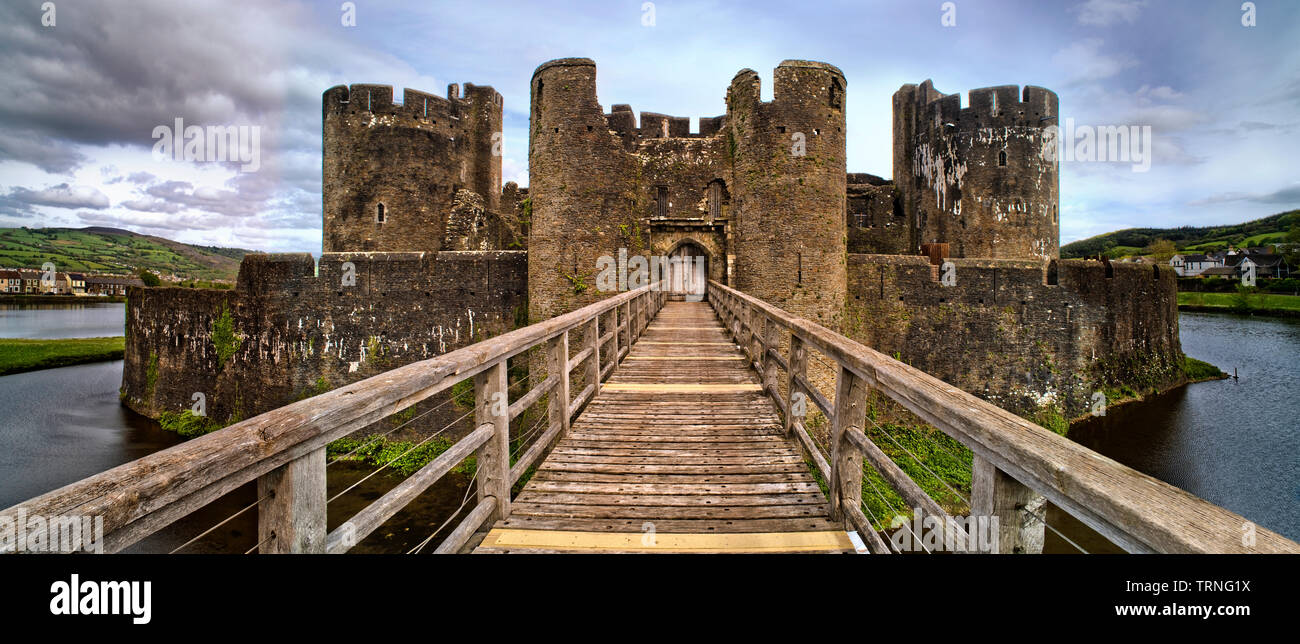 Caerphilly castle gatehouse hi-res stock photography and images - Alamy