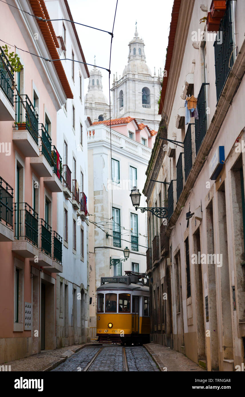 Tranvía de portugal hi-res stock photography and images - Alamy