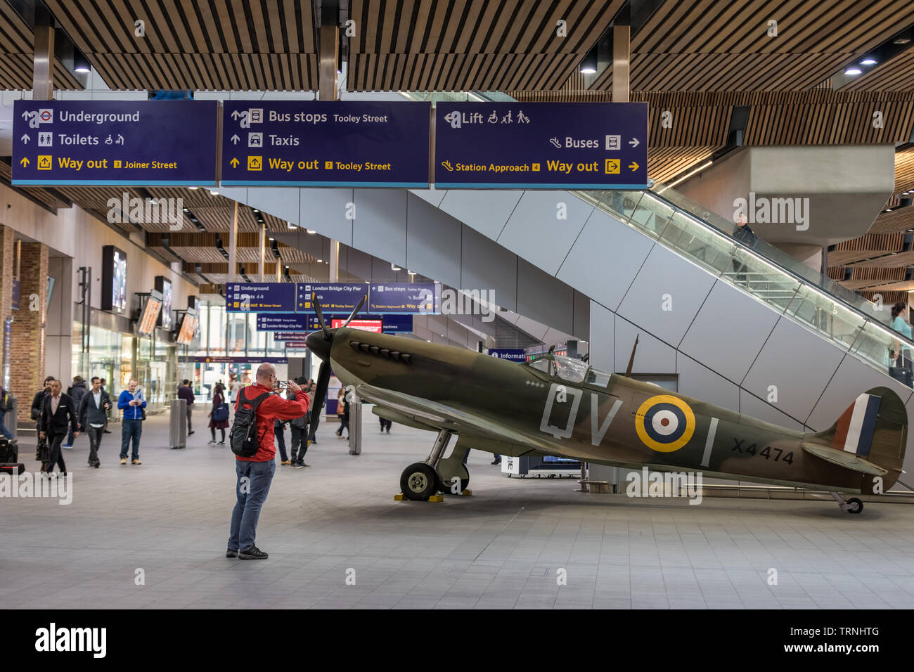 D day spitfire hi-res stock photography and images - Alamy