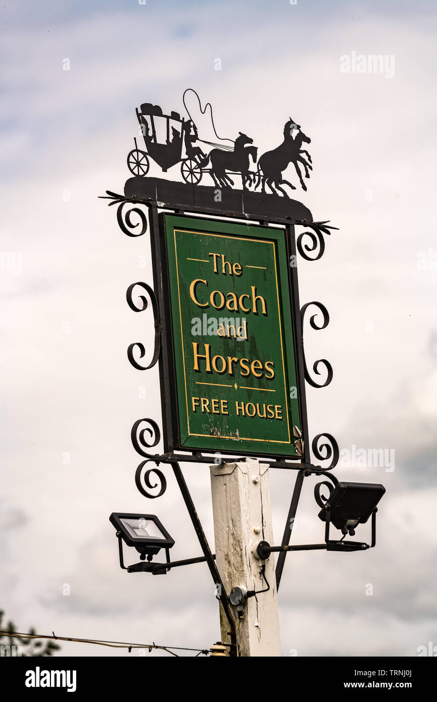 Coach and horses pub sign hi-res stock photography and images - Alamy