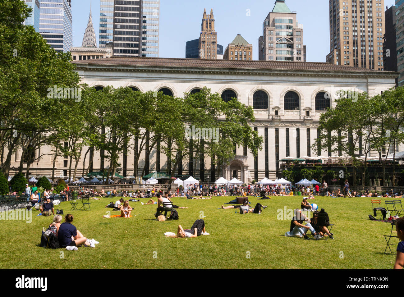 Bryant Park with the New York Public Library in Background, NYC Stock ...