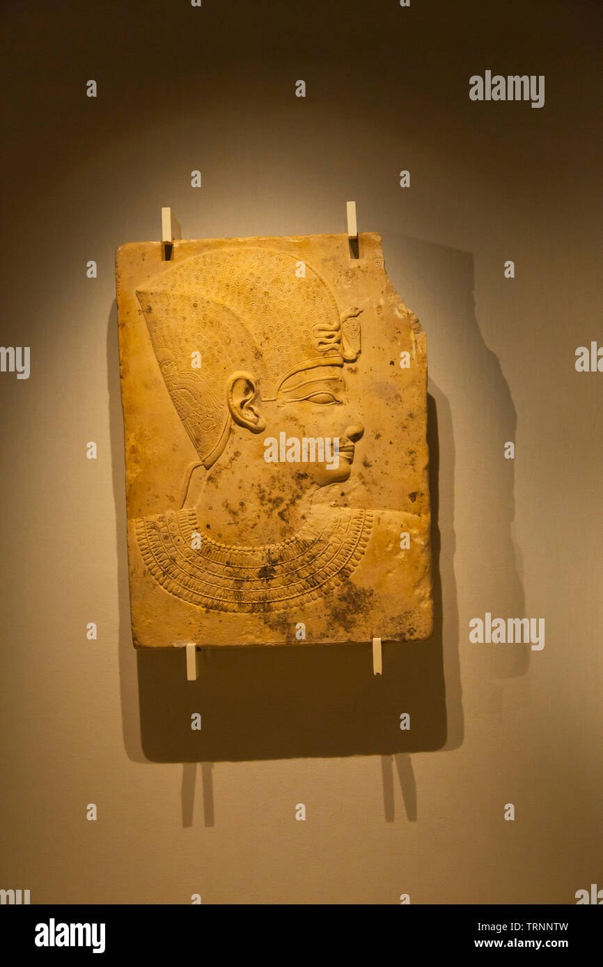 Bajo relieve de un faraón. Arte Egipcio. Museo Gulbenkian, Plaza de ...