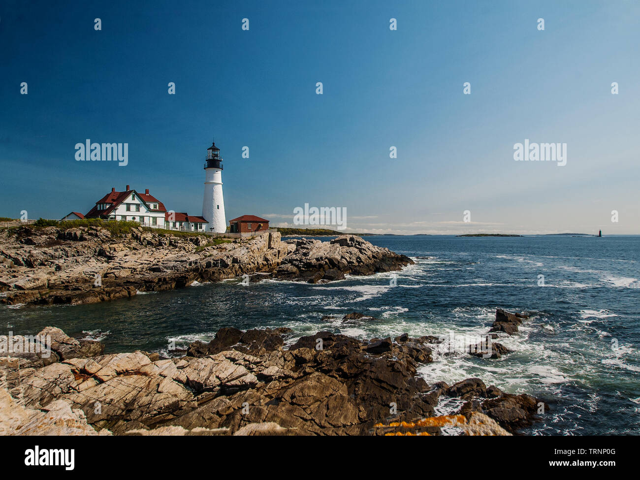 Rocky shore seascape lighthouse hi-res stock photography and images - Alamy
