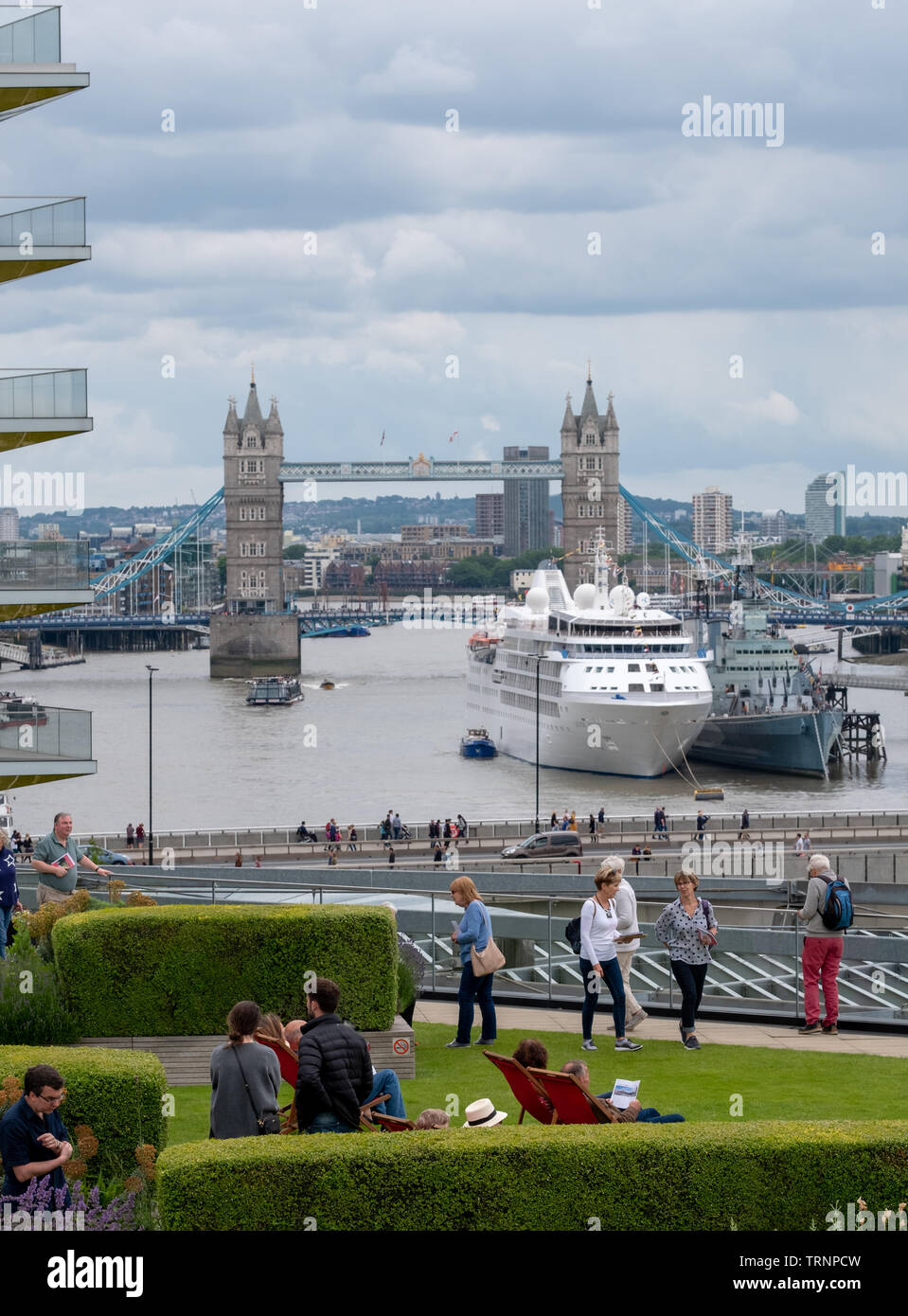 Nomura london hi-res stock photography and images - Alamy