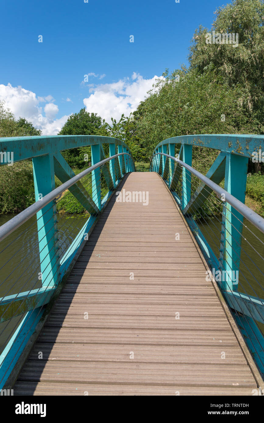 Foot bridge crossing hi-res stock photography and images - Alamy