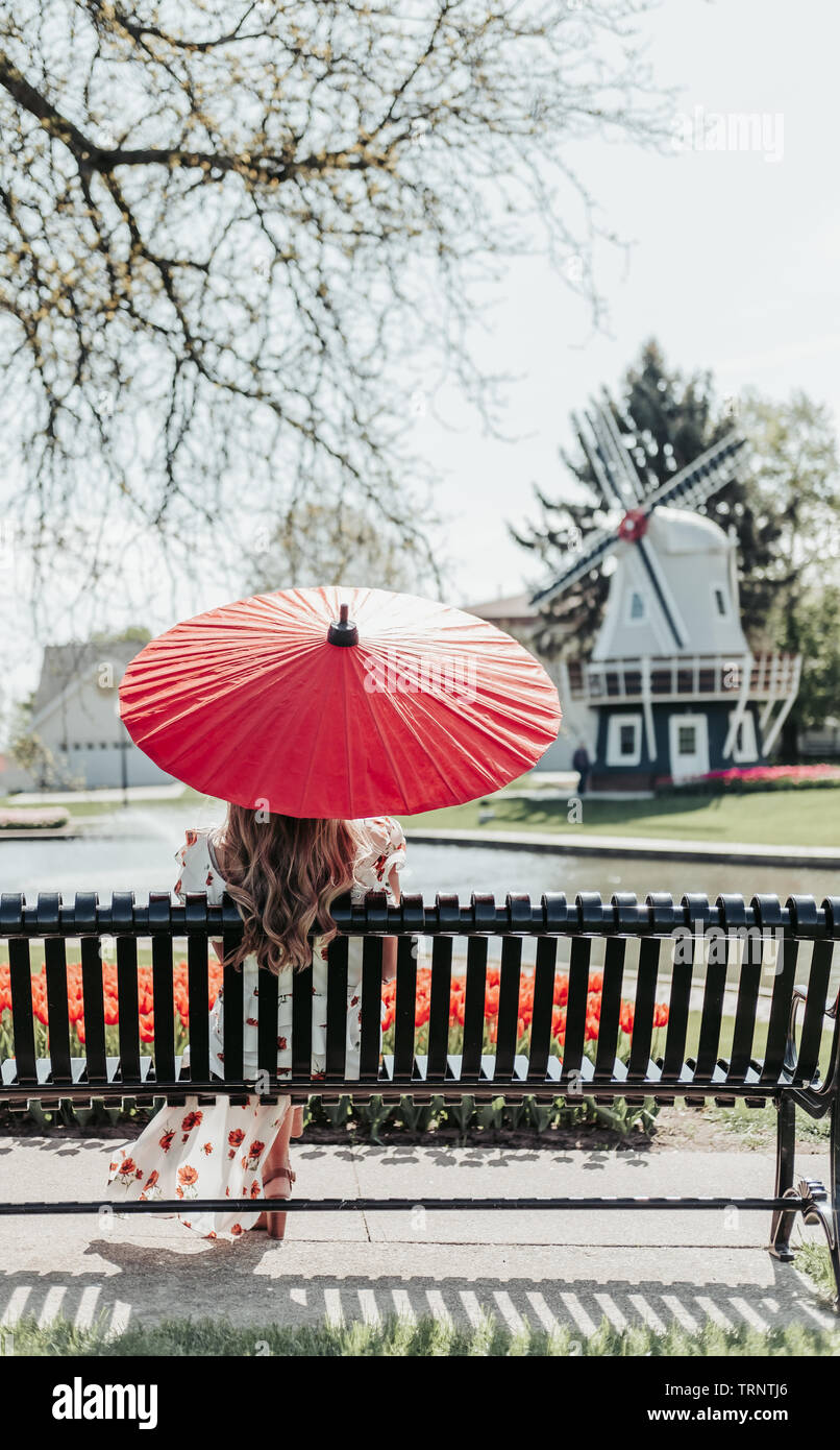 Dutch girl traditional dress hi-res stock photography and images - Alamy