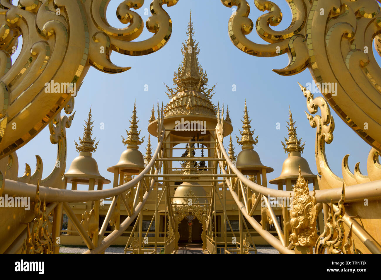 View through Bridge of Golden Temple at Wat Rong Khun (White Temple ...