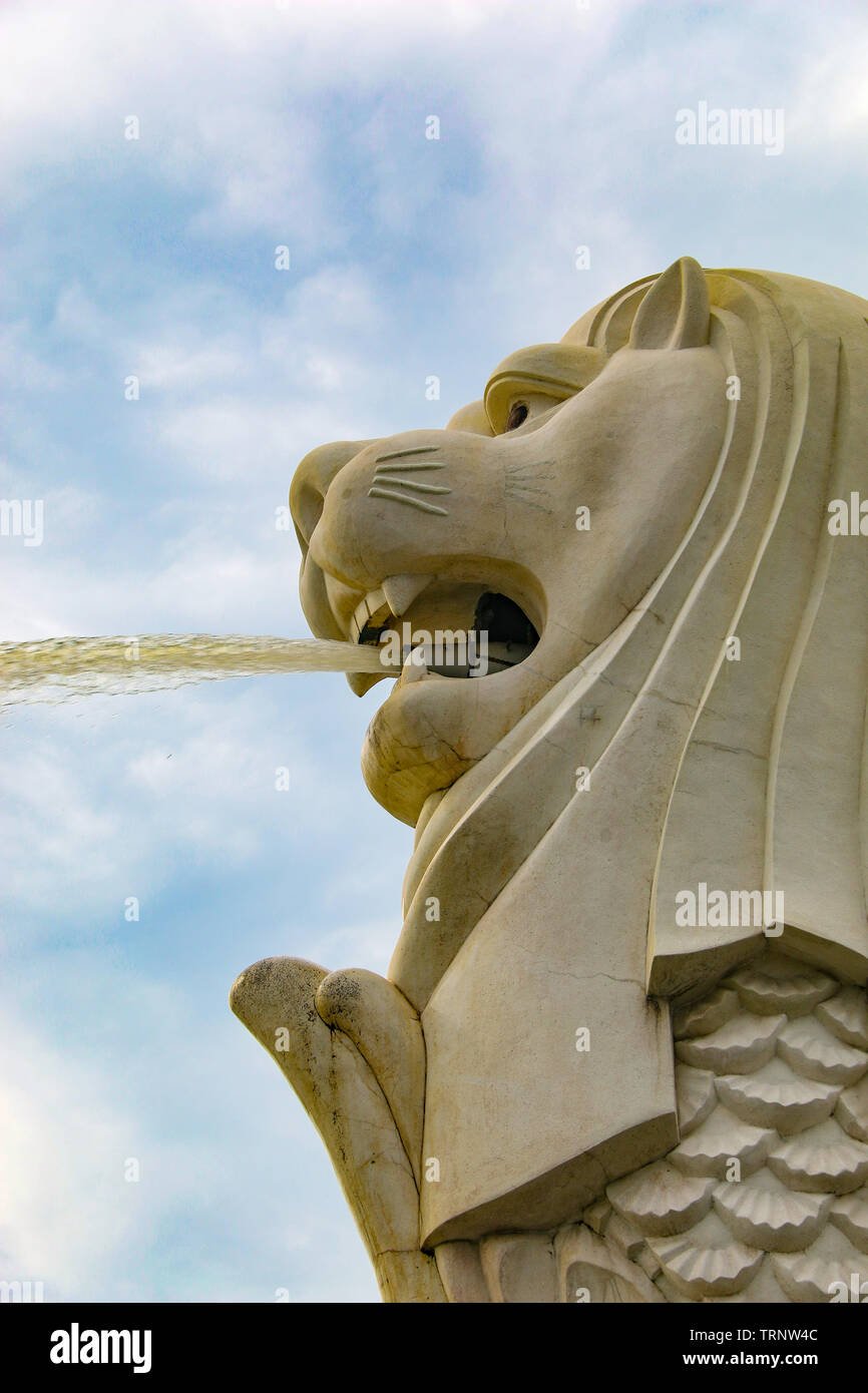 Merlion mouth singapore river hi-res stock photography and images - Alamy