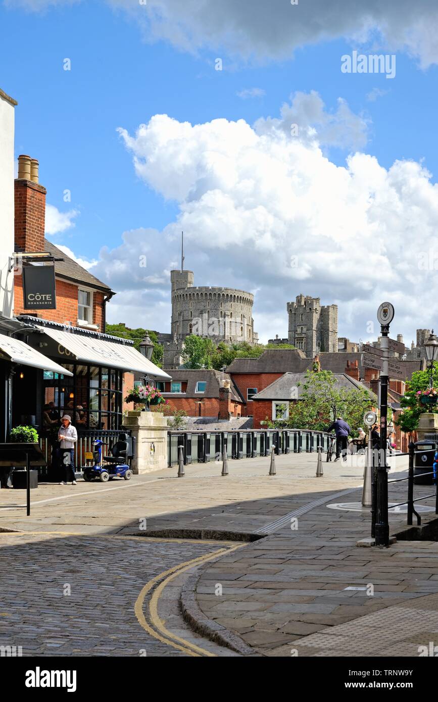 Windsor eton pedestrian bridge hi-res stock photography and images - Alamy