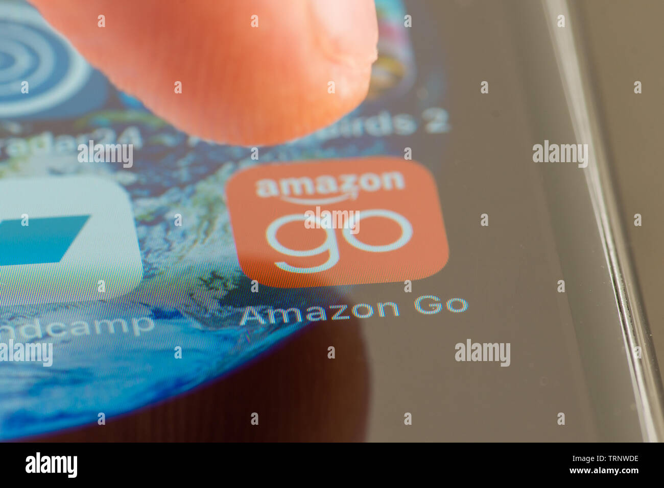 Amazon logo icon button hi-res stock photography and images - Alamy