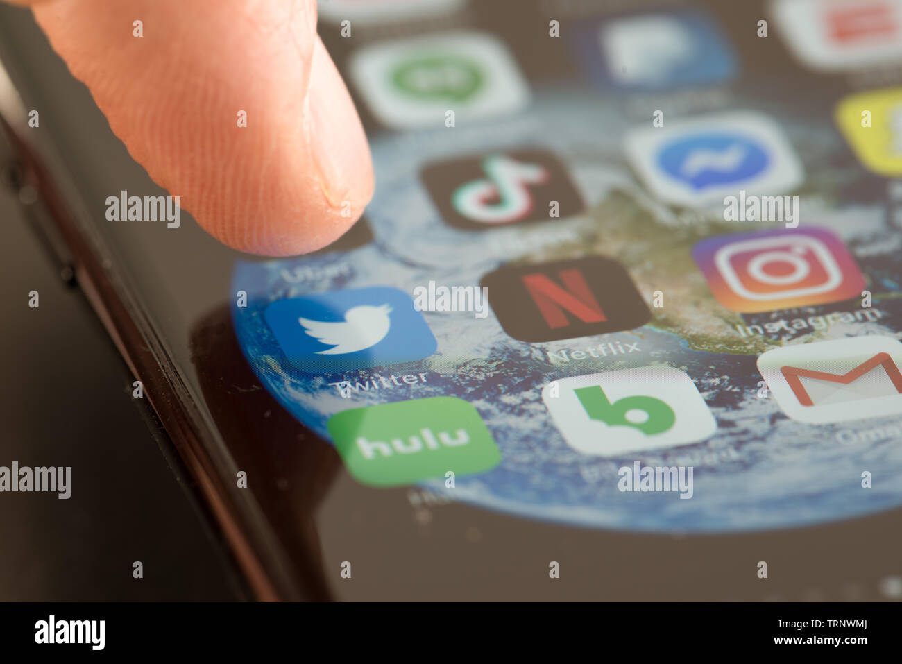 Person using twitter 2019 hi-res stock photography and images - Alamy