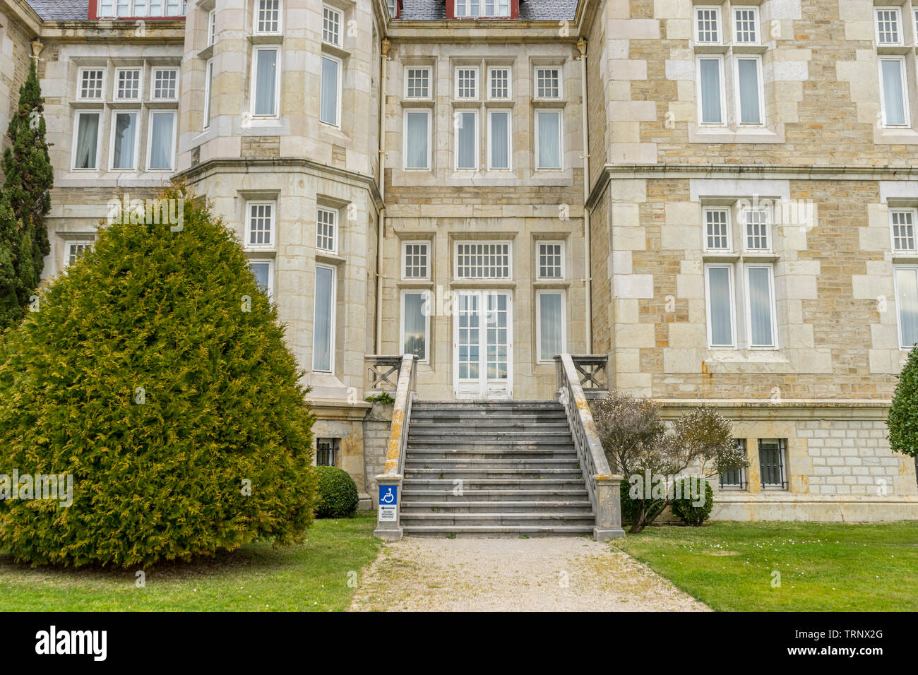 English landscape garden influence hi-res stock photography and images ...