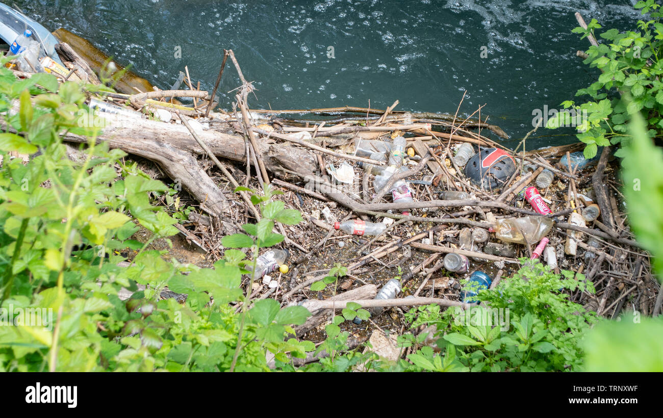 Litter on the river stour birmingham Stock Photo - Alamy