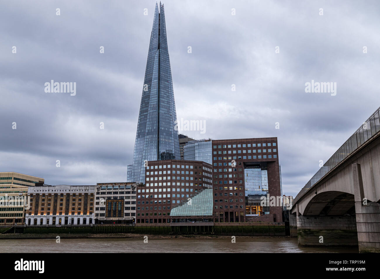 London bridges skyscraper shard hi-res stock photography and images - Alamy