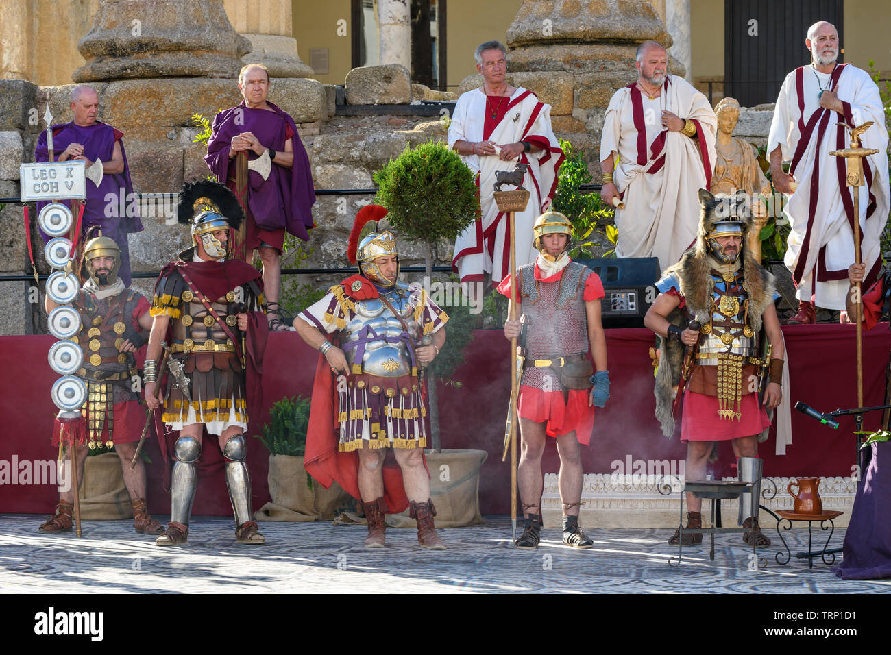 Dressed as roman soldiers hi-res stock photography and images - Alamy