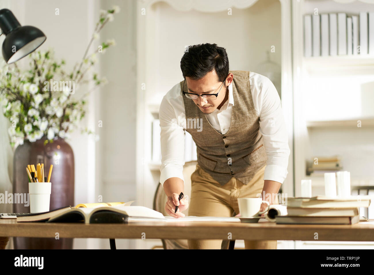 Architecture desk hi-res stock photography and images - Alamy