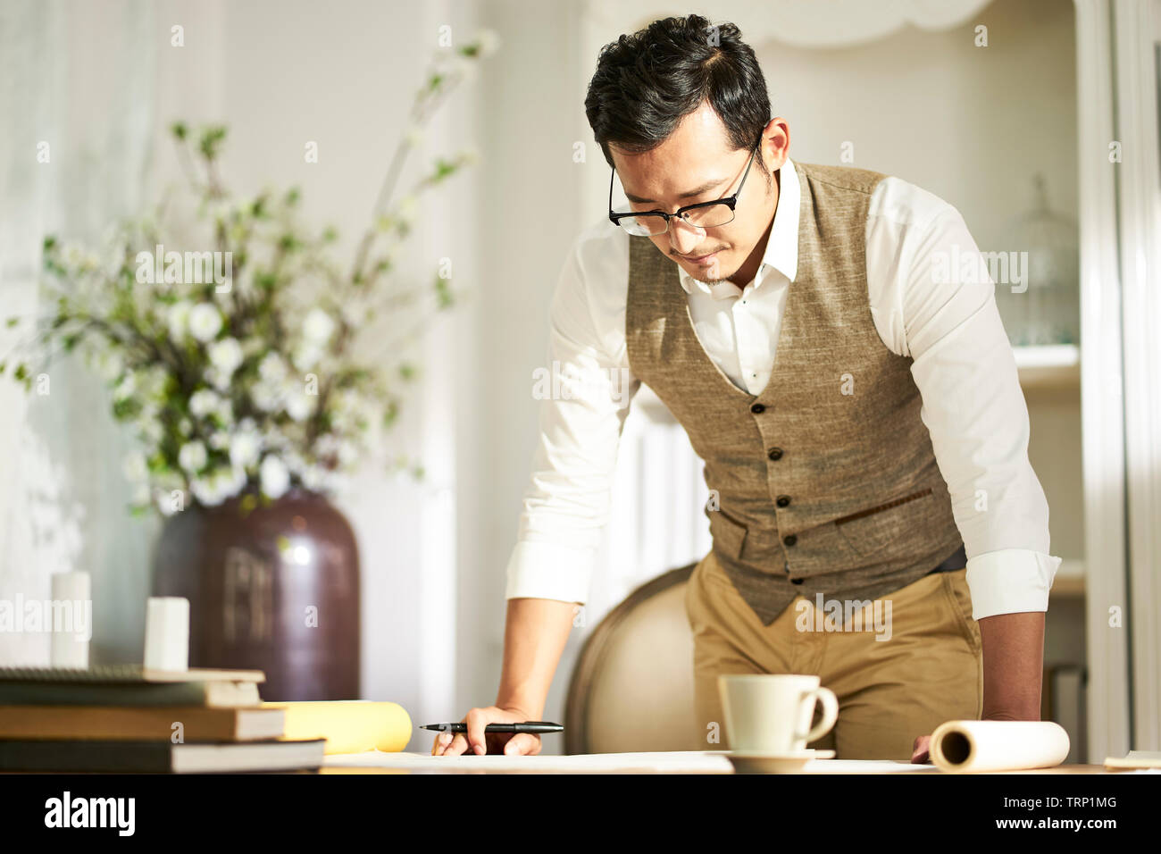 Architect model desk hi-res stock photography and images - Alamy