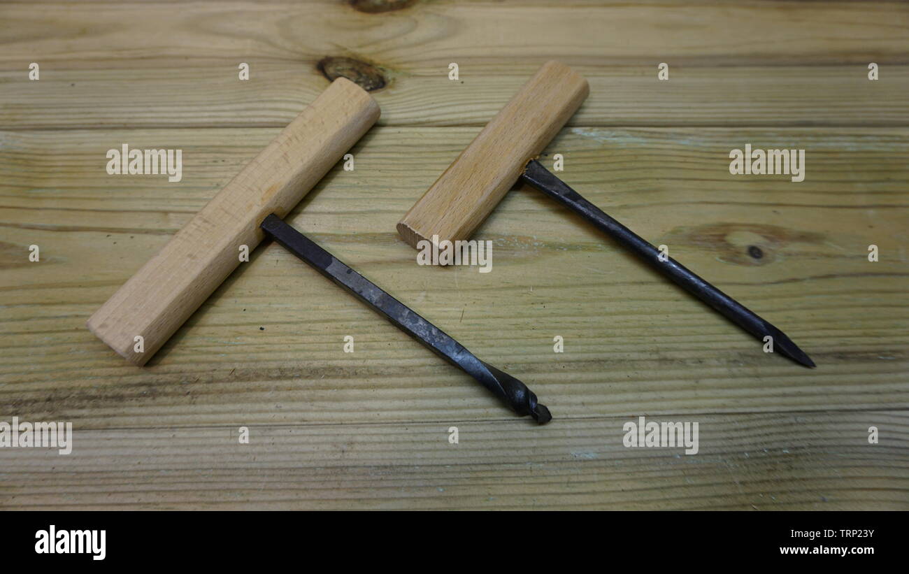 Reconstruction of an anglo saxon house hi-res stock photography and ...