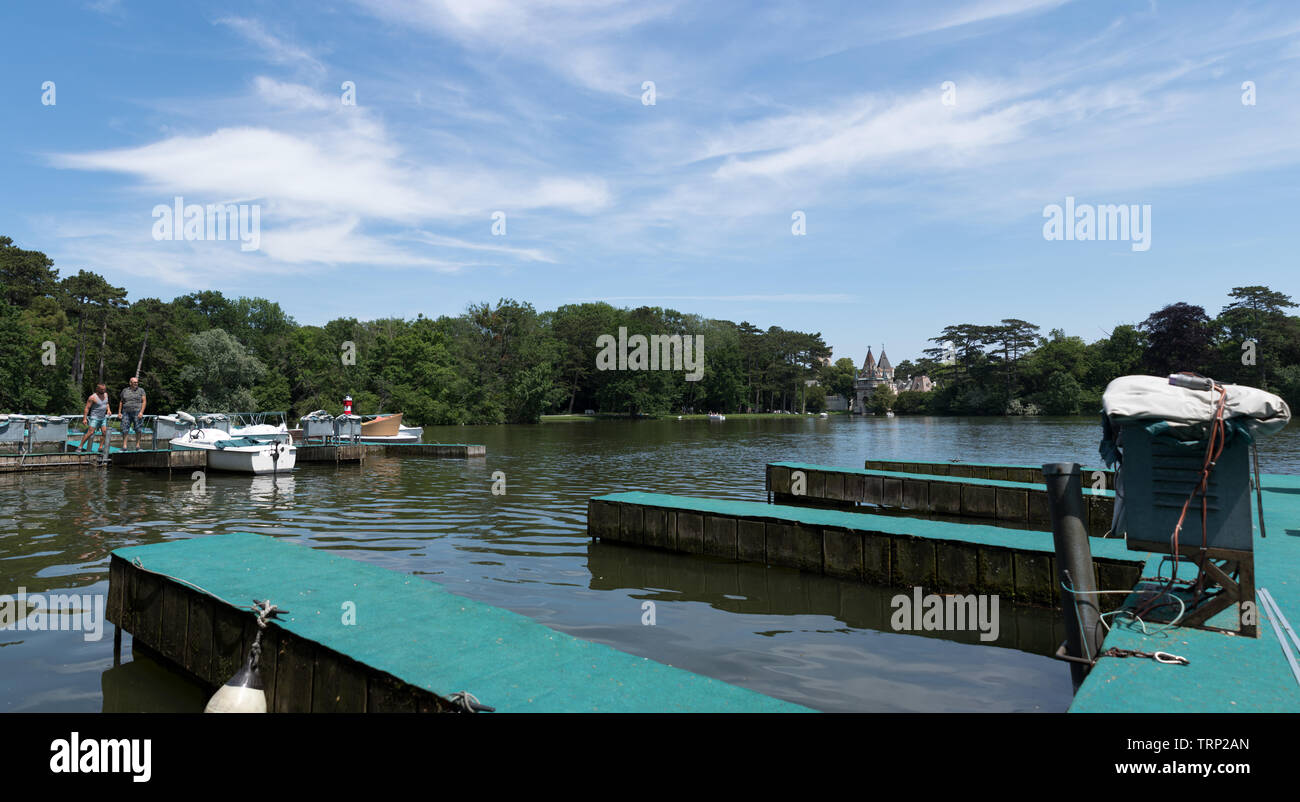 Schloss natur hi-res stock photography and images - Alamy