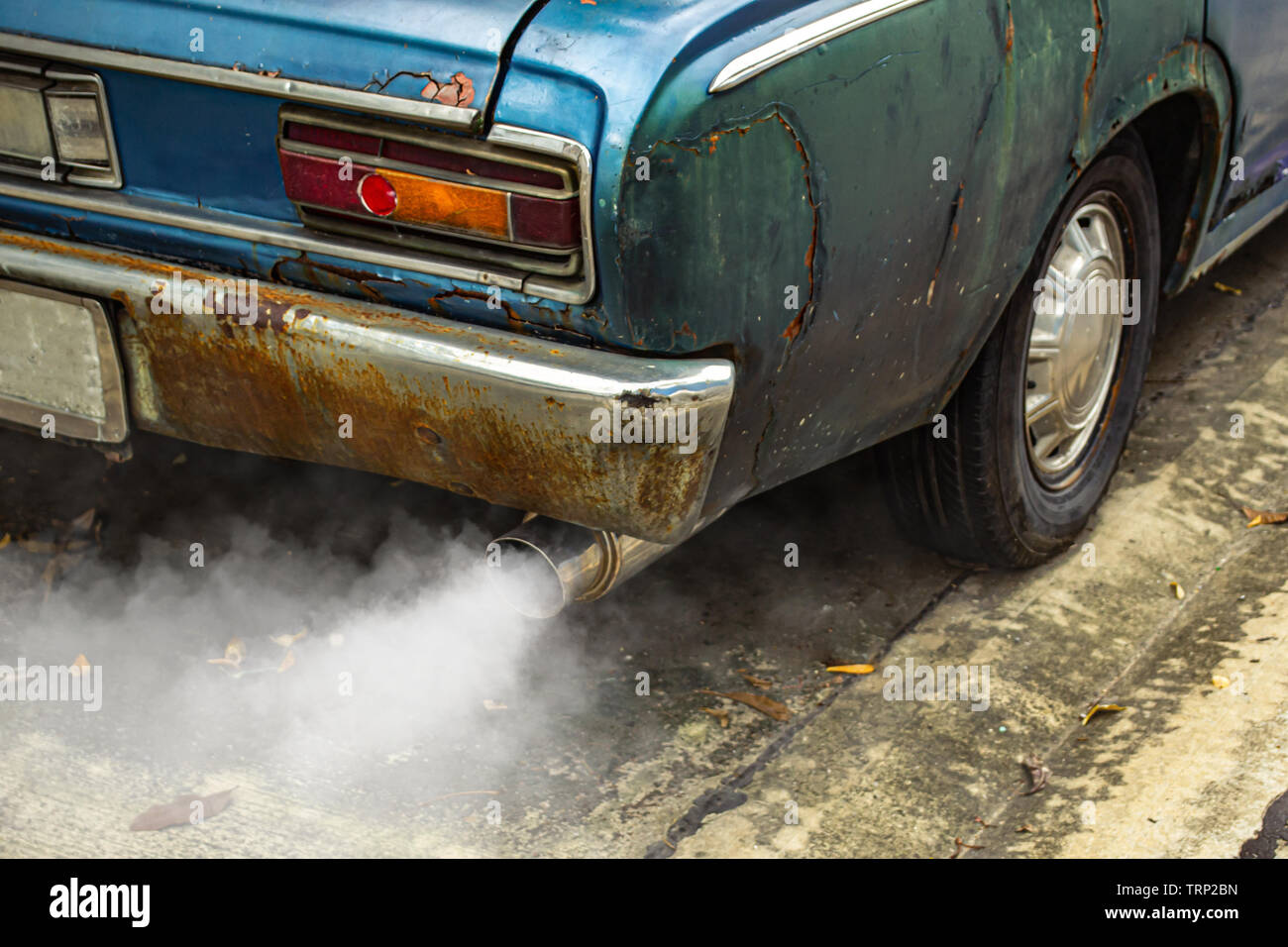 Old car exhaust pollution hi-res stock photography and images - Alamy