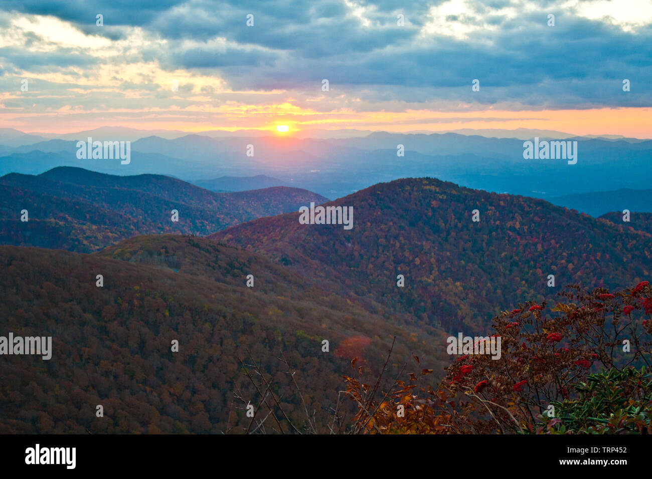 Sunset over the mountains from Craggie Gardens in beautiful Western ...