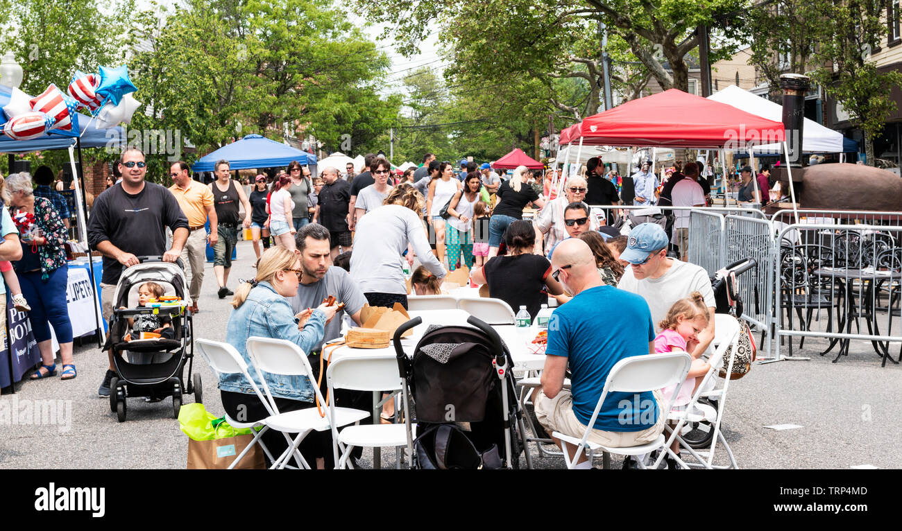 Babylon, New York, USA - 1 June 2019: People enjoying the Babylon ...