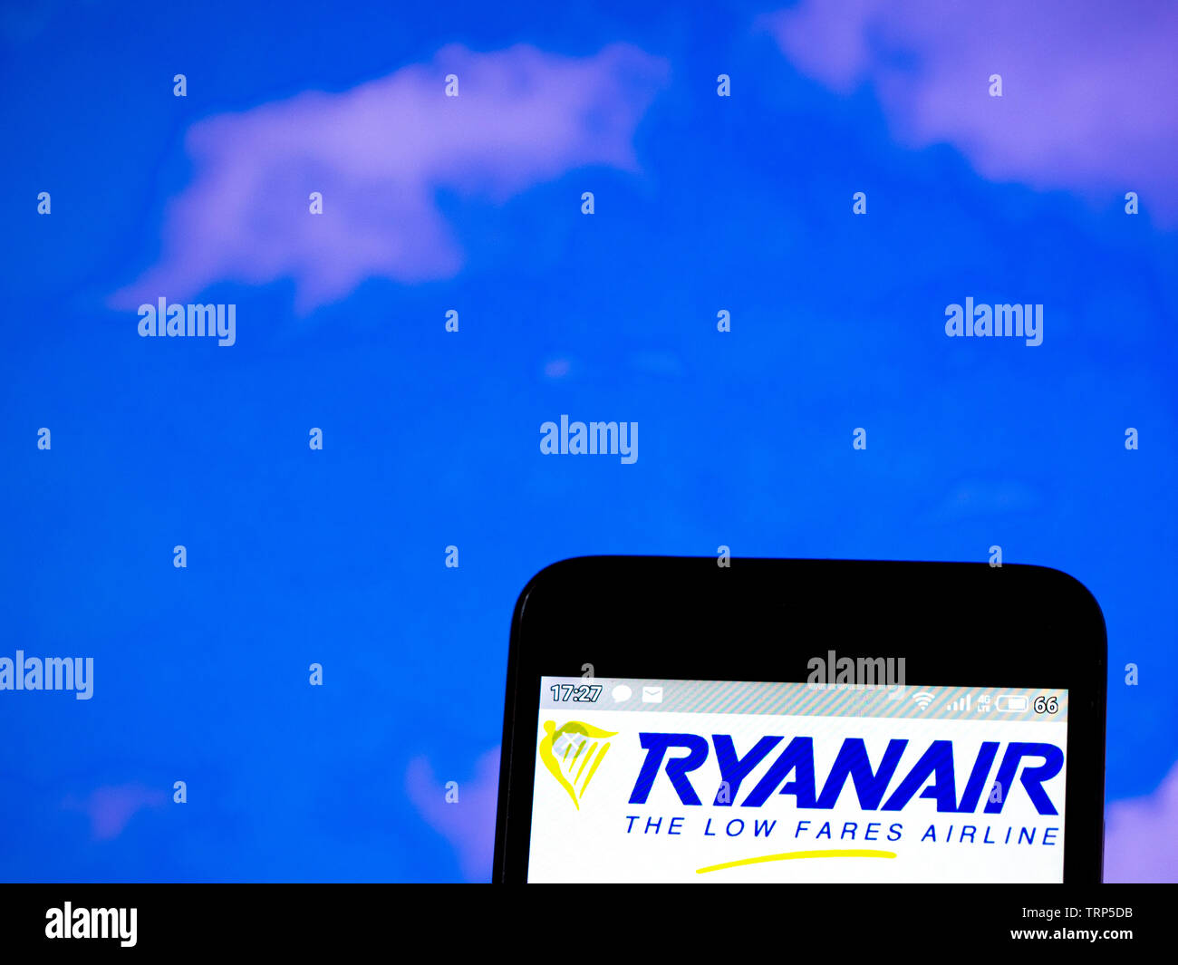 Ryanair logo hi-res stock photography and images - Alamy