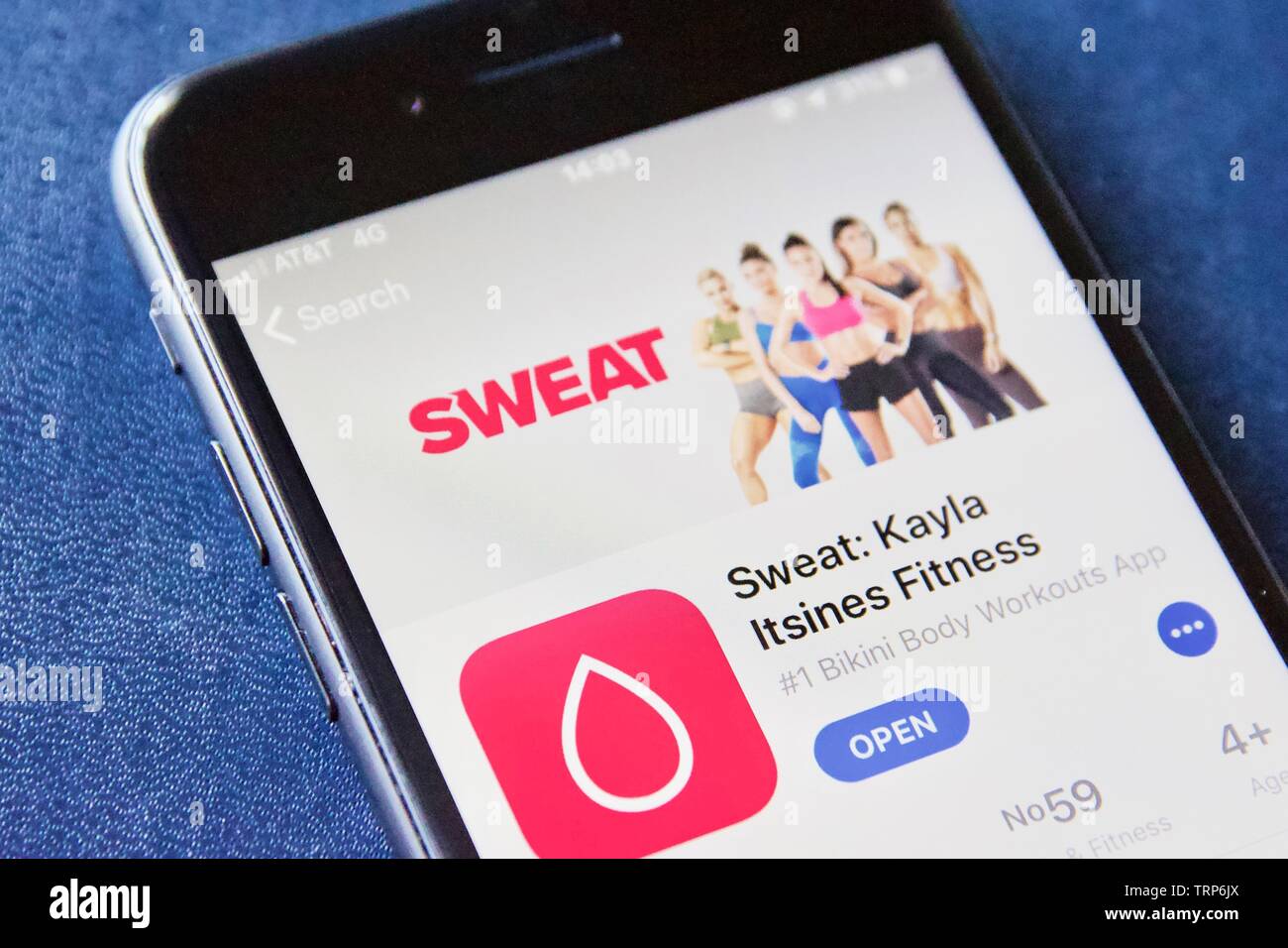 Kayla itsines hi-res stock photography and images - Alamy