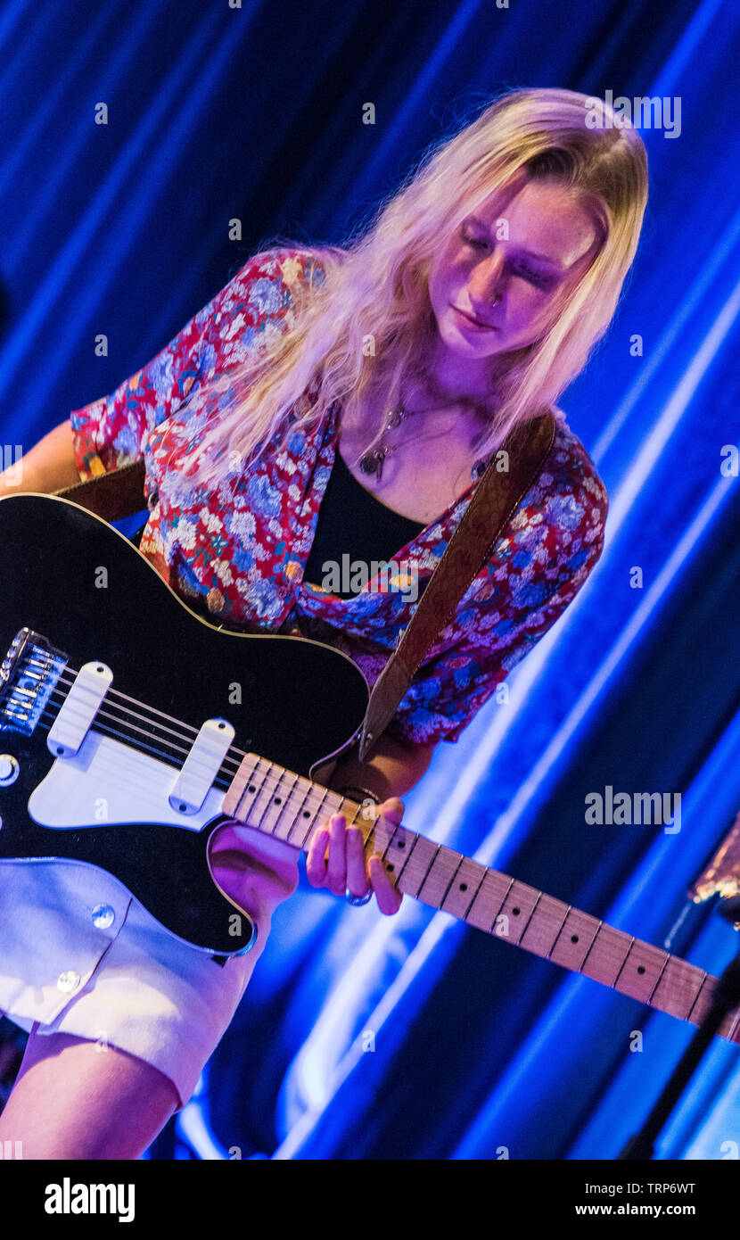 Billie marten gig hi-res stock photography and images - Alamy