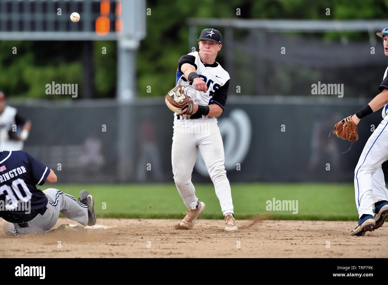 Man throwing a baseball hi-res stock photography and images - Alamy