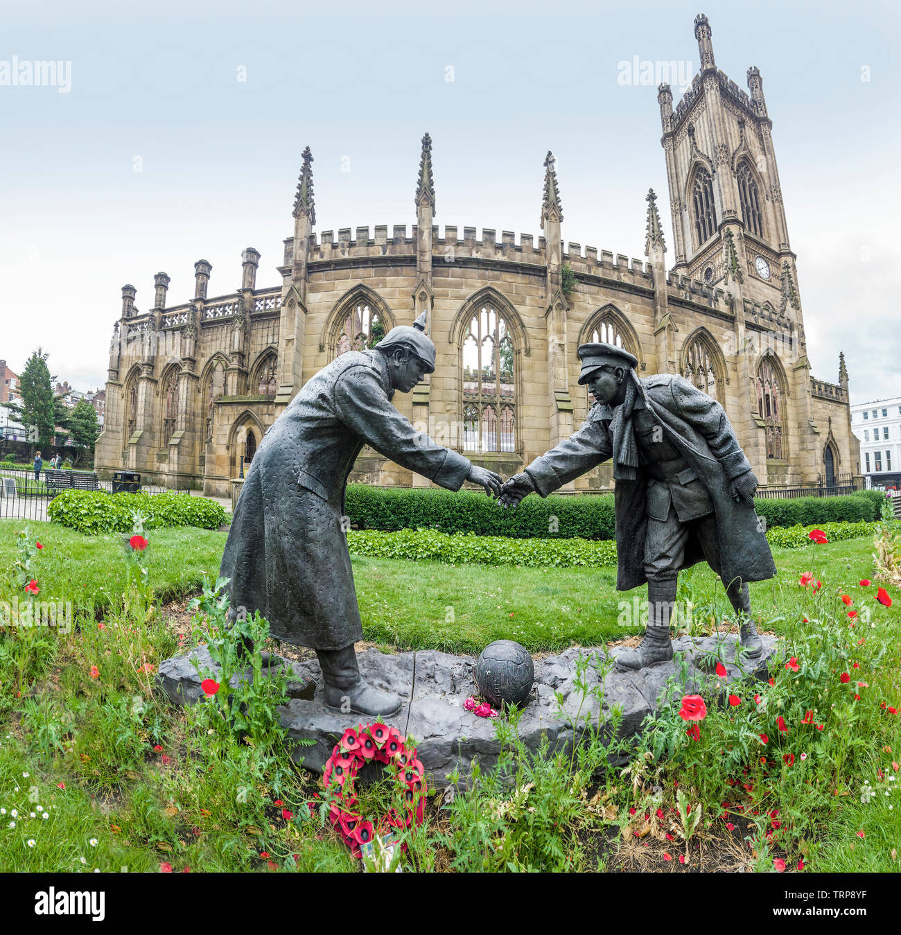 Andy edwards sculptor hi-res stock photography and images - Alamy