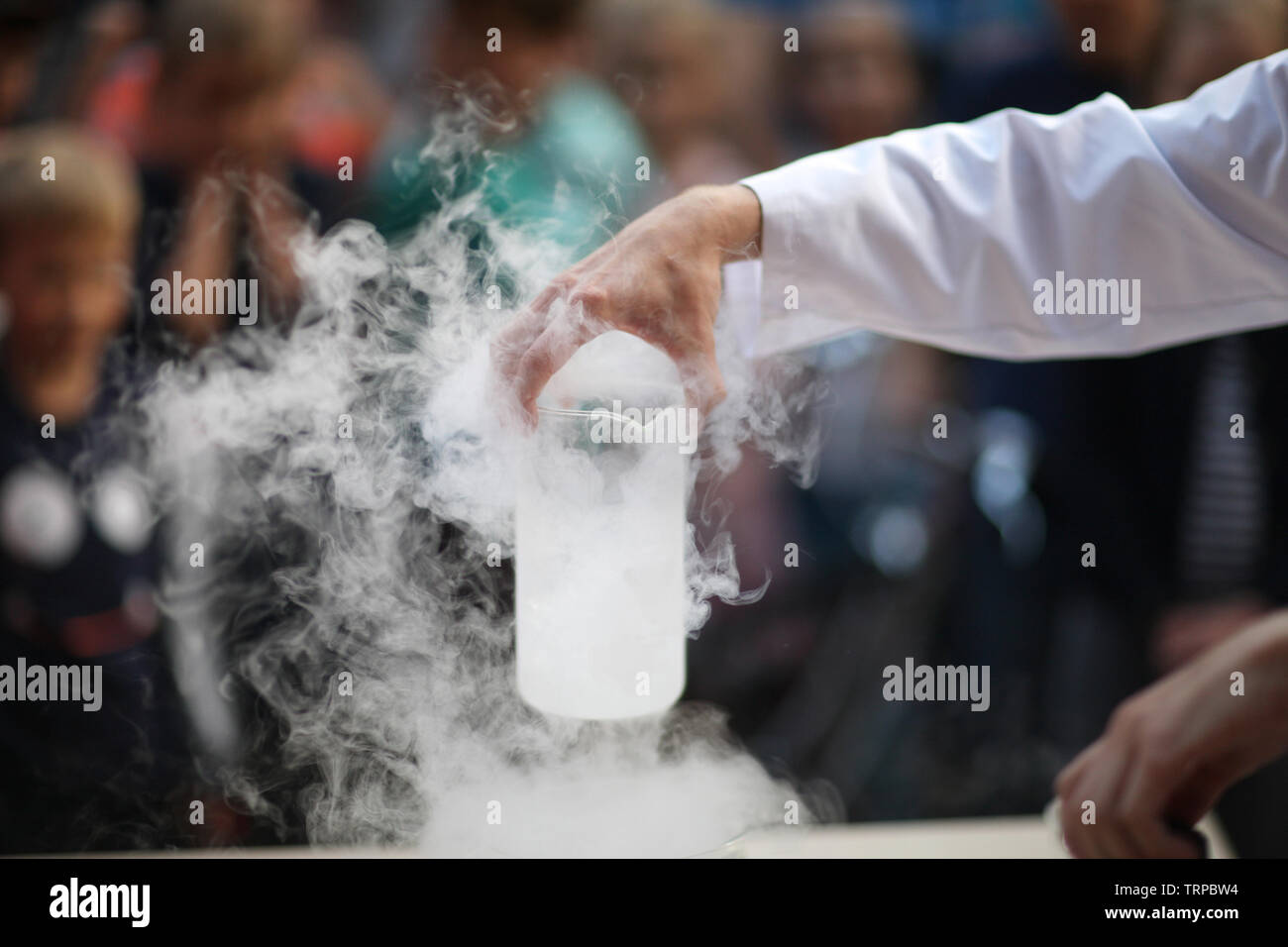 Chemical reaction dry ice hi-res stock photography and images - Alamy