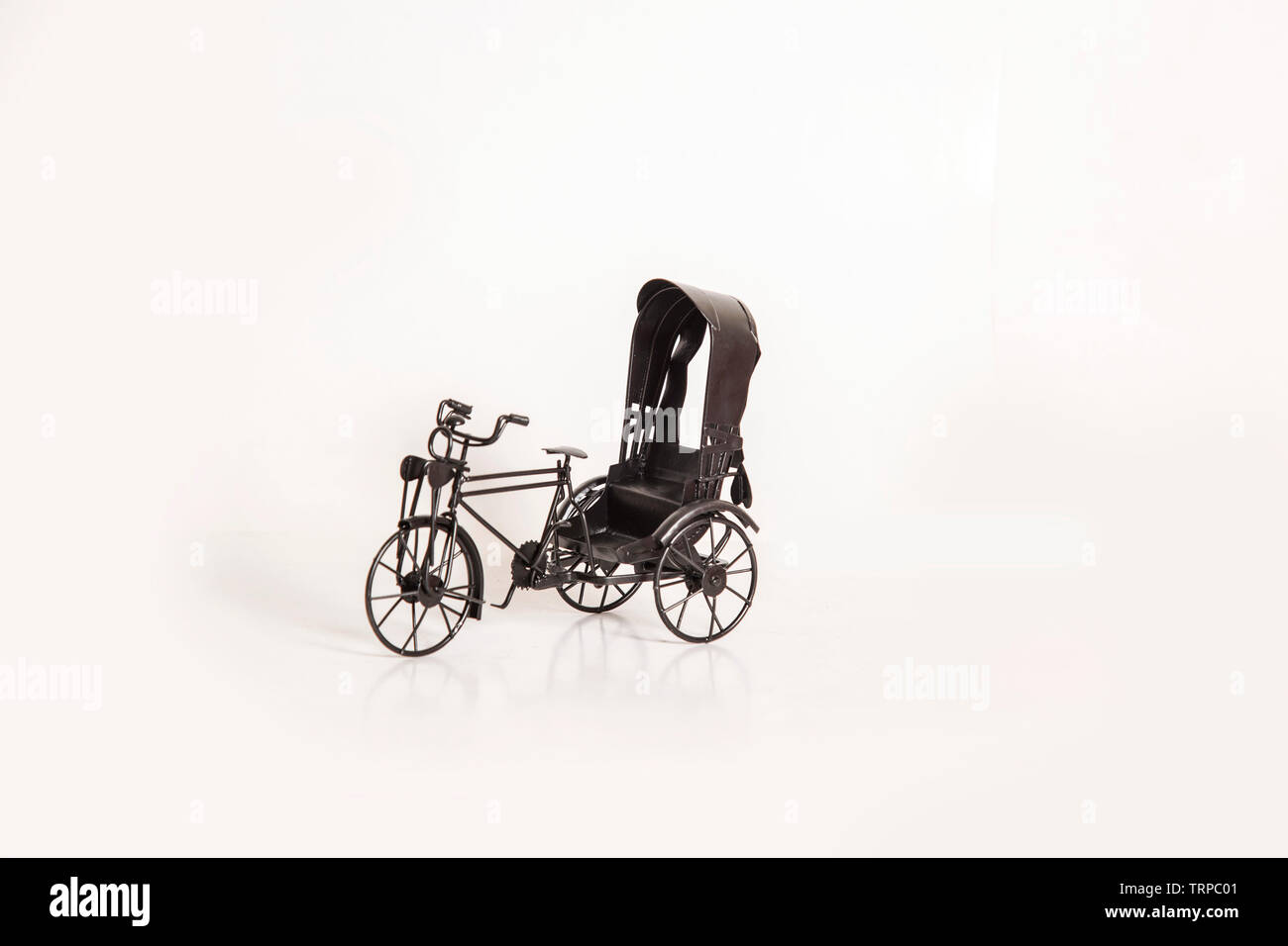 Cycle rickshaw bangladesh hi-res stock photography and images - Alamy