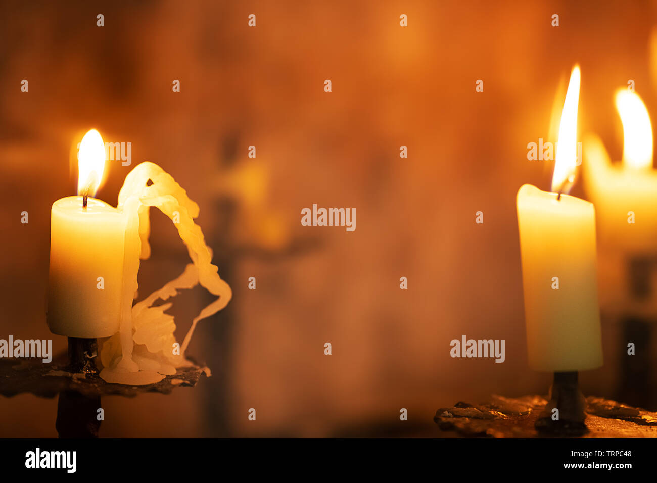 Candles light in church close hi-res stock photography and images - Alamy