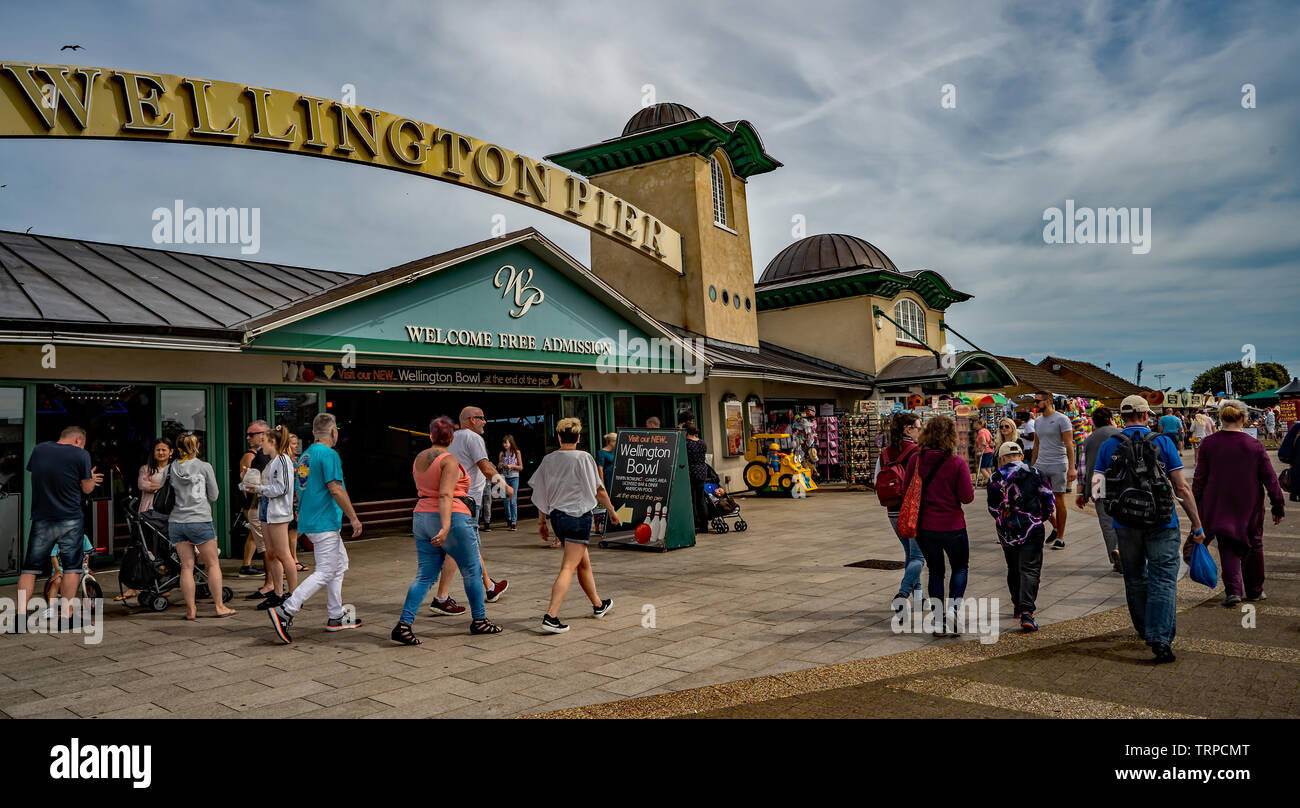 Great yarmouth golden mile seafront hi-res stock photography and images ...