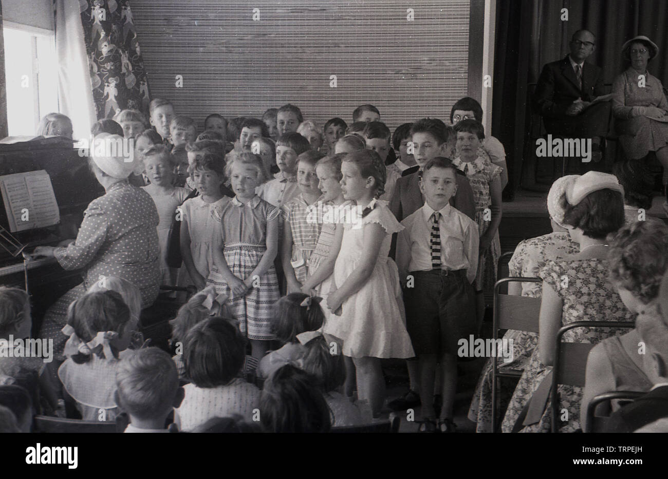 British school 1950s hi-res stock photography and images - Alamy