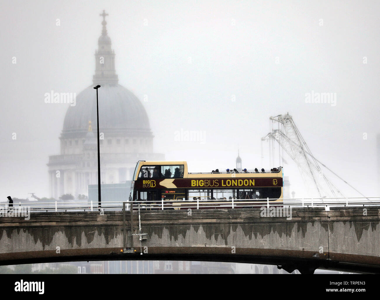 Open top buses hi-res stock photography and images - Alamy