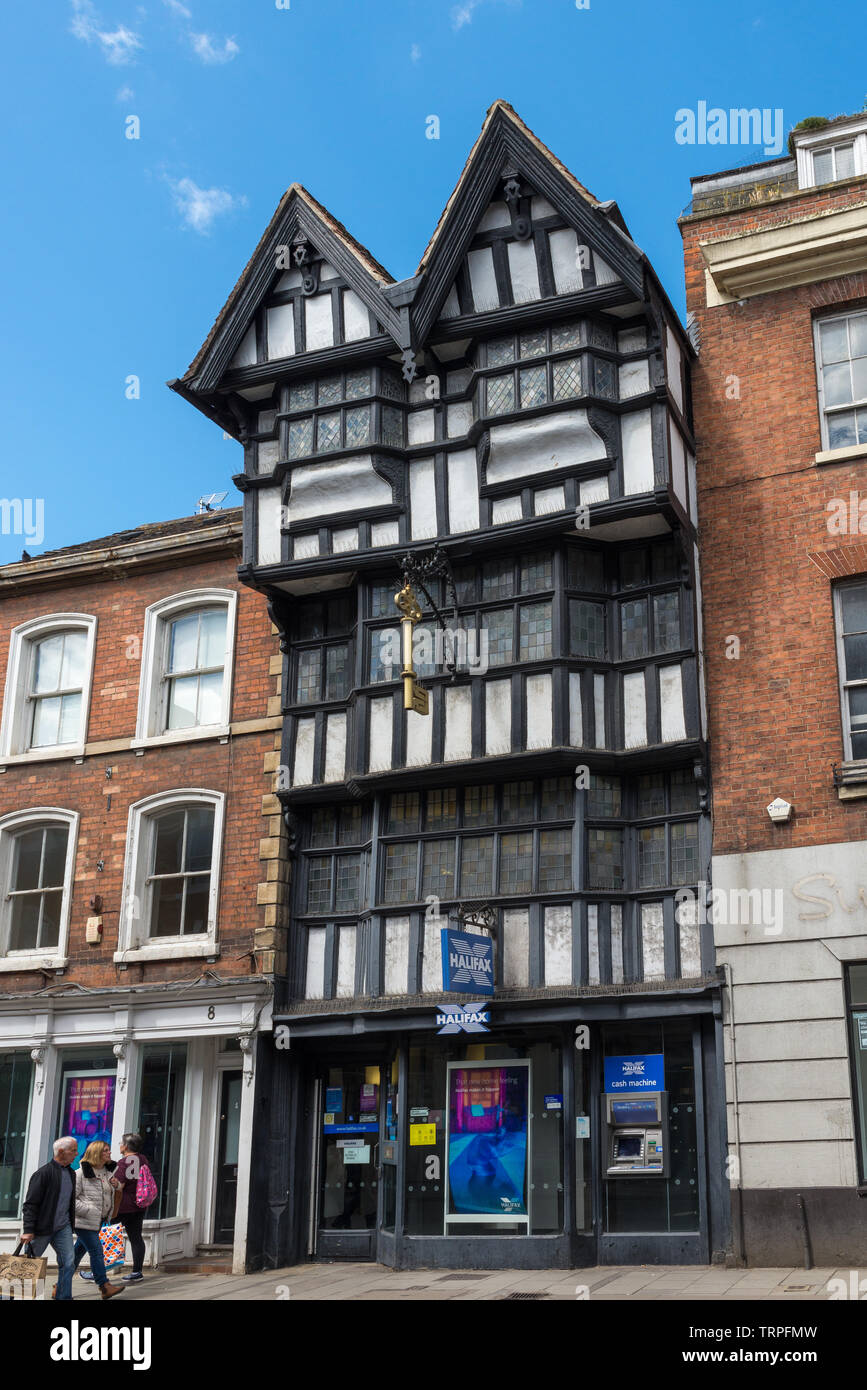 Tall white building hi-res stock photography and images - Alamy