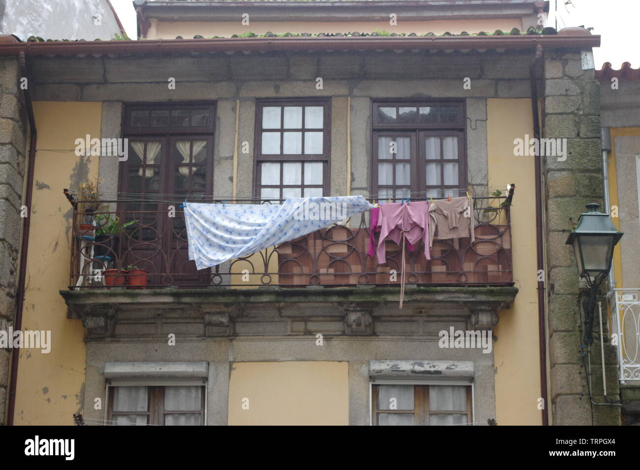 Rain in porto hi-res stock photography and images - Alamy