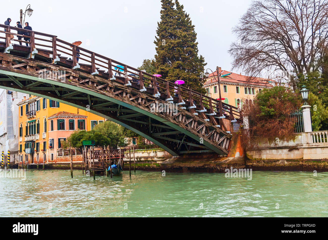 Bridge over canal venetian architecture hi-res stock photography and ...