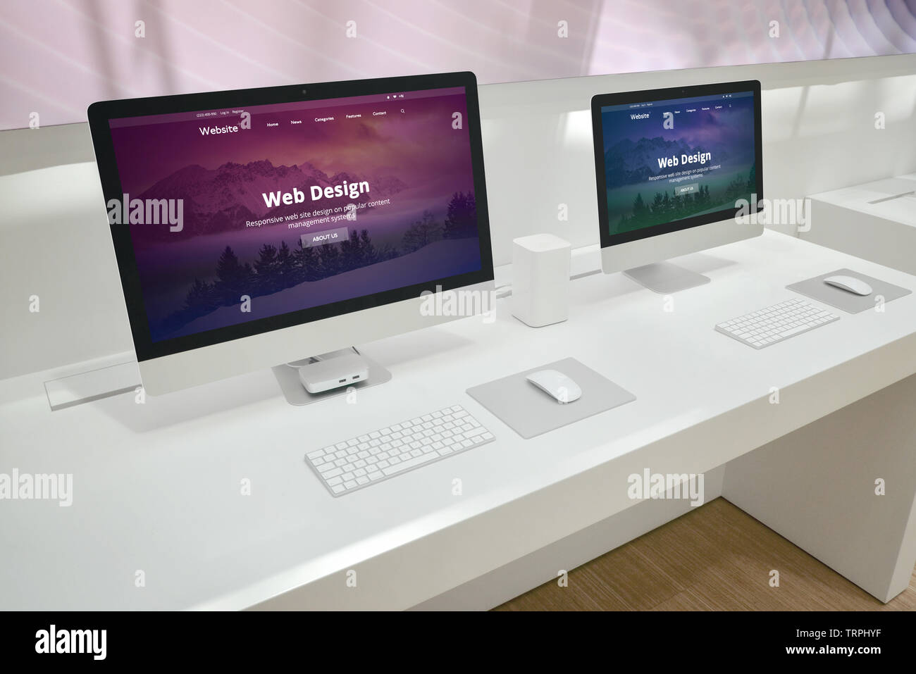 Flat screen computer monitors hi-res stock photography and images - Alamy