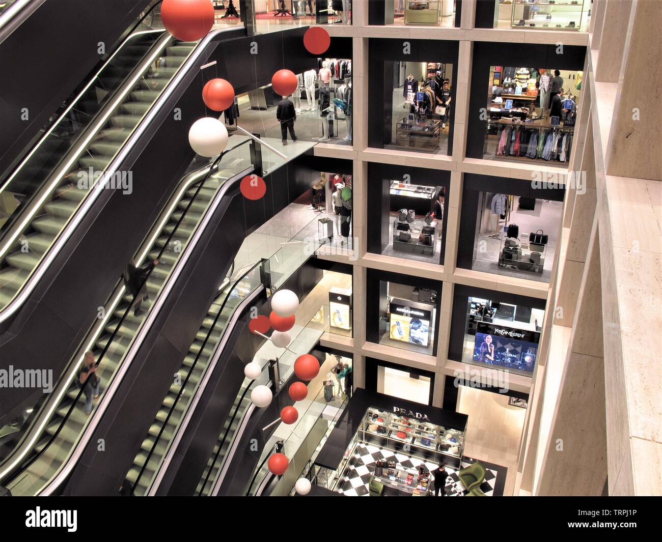 Rinascente store rome hi-res stock photography and images - Alamy